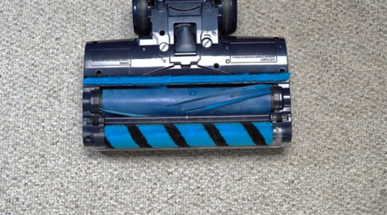 Shark AZ1002 vs AZ2002: Which Is The Best Lift-Away Upright Vacuum Cleaner?