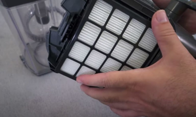 Shark Vertex Duoclean AZ2000 vs AZ2002: Is There Any Difference?