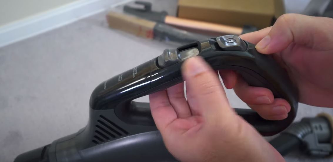 Shark Vertex Duoclean AZ2000 vs AZ2002: Is There Any Difference?