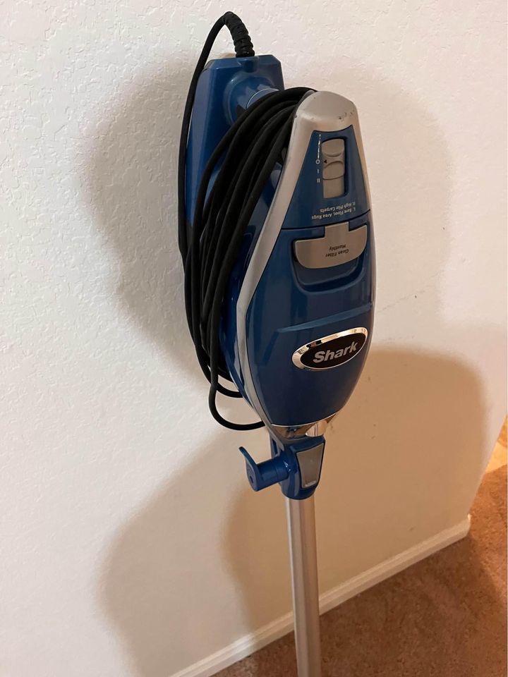 Shark HV343AMZ Vs Shark HV322: Which One Is The Winner?